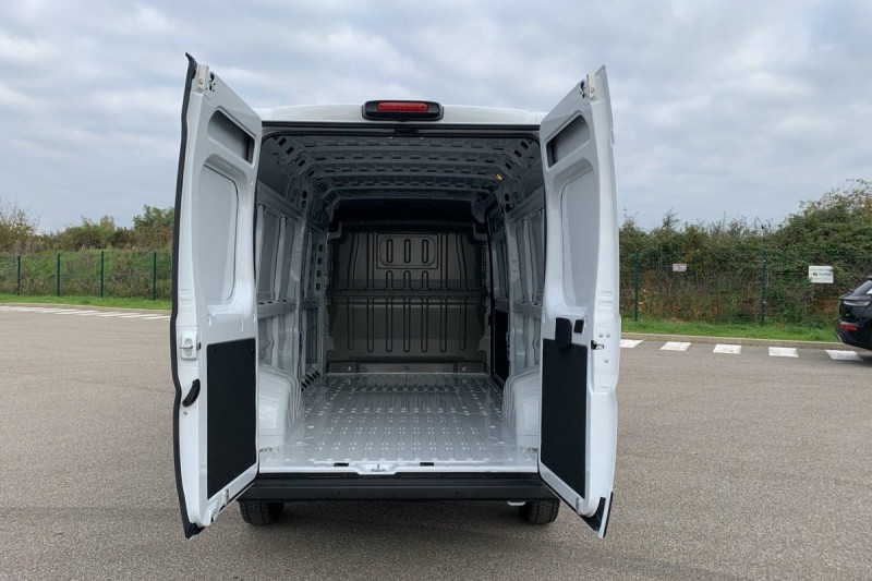 PEUGEOT Boxer Fg VUL TOLE 3.5 T L3H2 140 S S BVA8 Blanc Icy occasion 5 ...